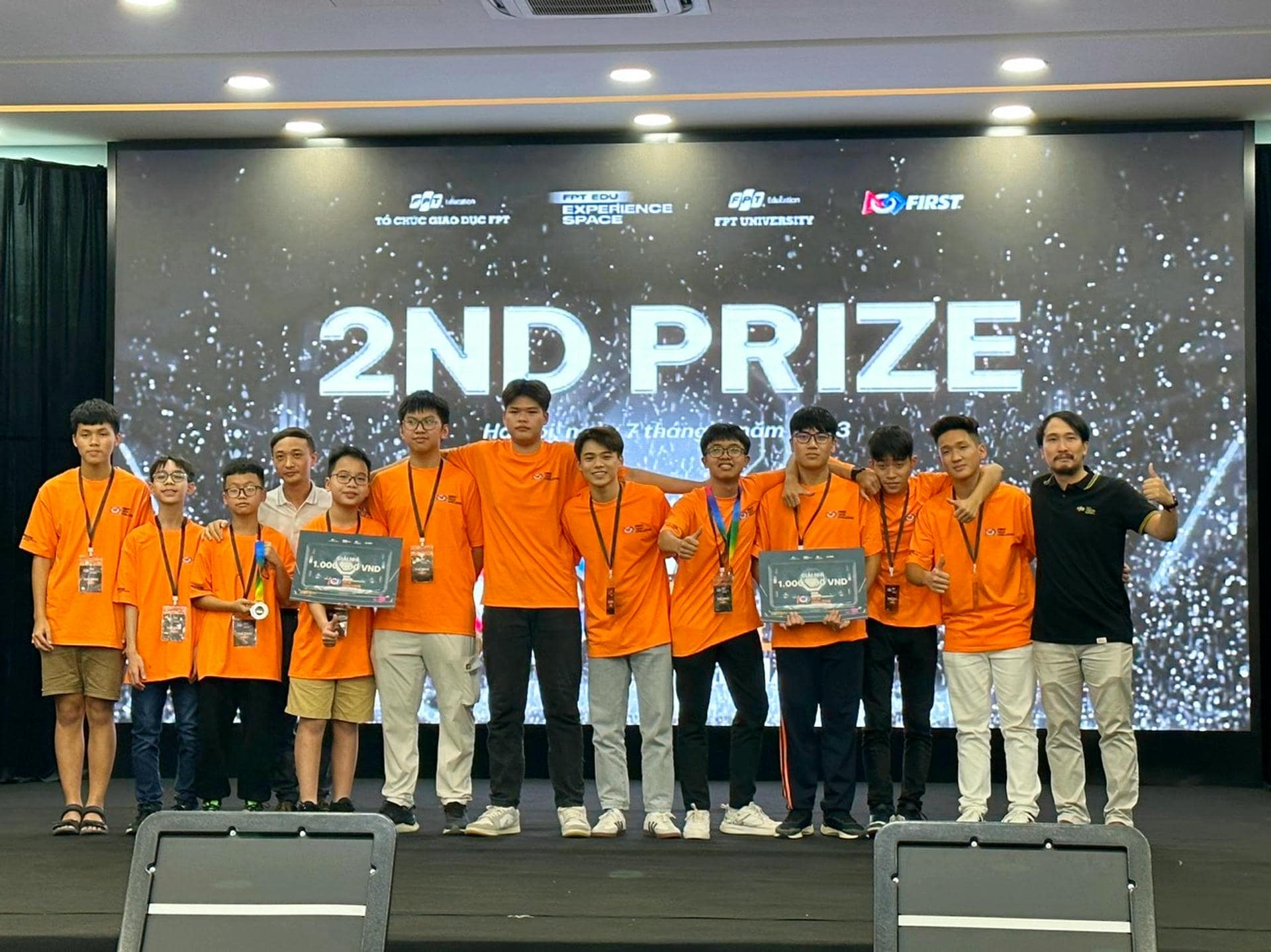 Học sinh FPT Schools và Hope School thử sức tại cuộc thi MINI FTC Việt ...