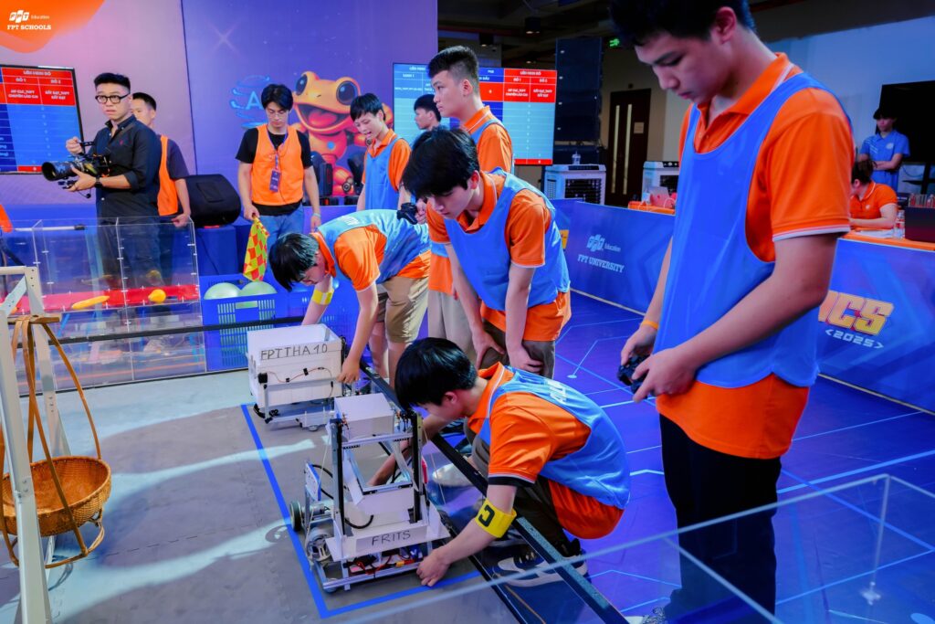 Học sinh Trường THPT FPT Hà Nội ghi dấu ấn tại FPTU AI & Robotics ...